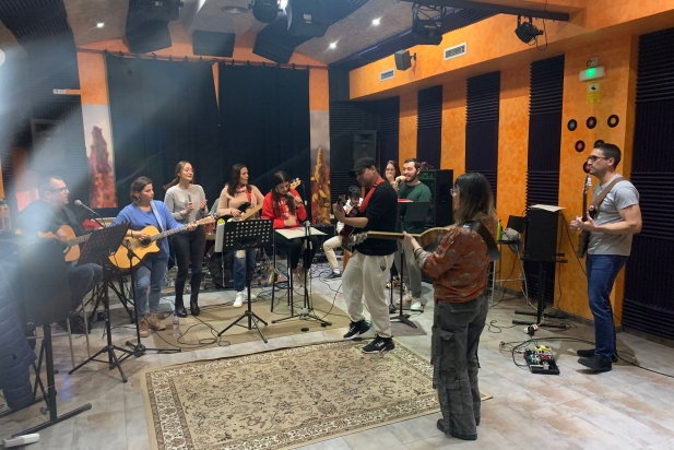 Andrew Ardo i companyia al Calissó